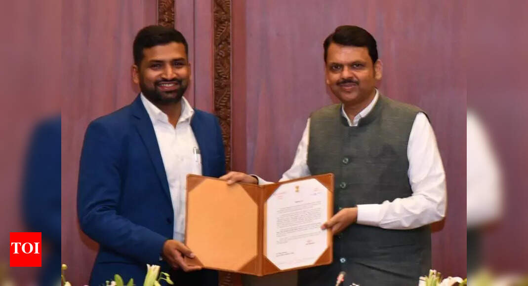 Chanda ZP CEO Johnson felicitated by CM Fadnavis for outstanding work ...