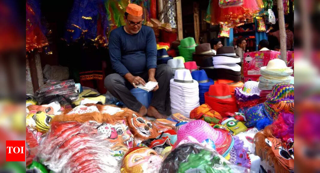 City markets decked up with ‘Kalash’, ‘Ukraine tank’ sprinklers ...