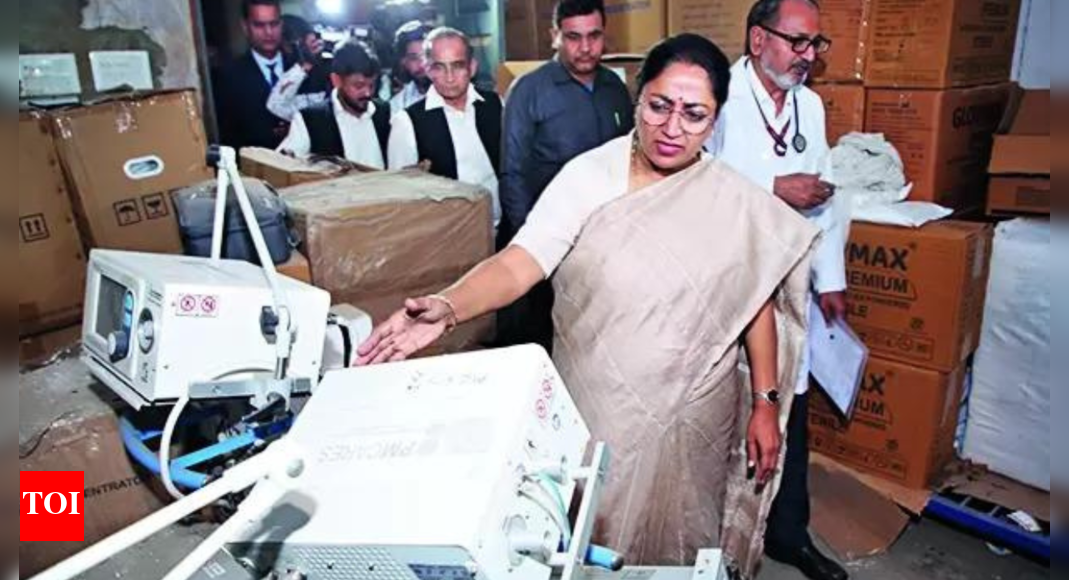 'Whole system is defunct’: Delhi CM Rekha Gupta visits GTB Hospital ...