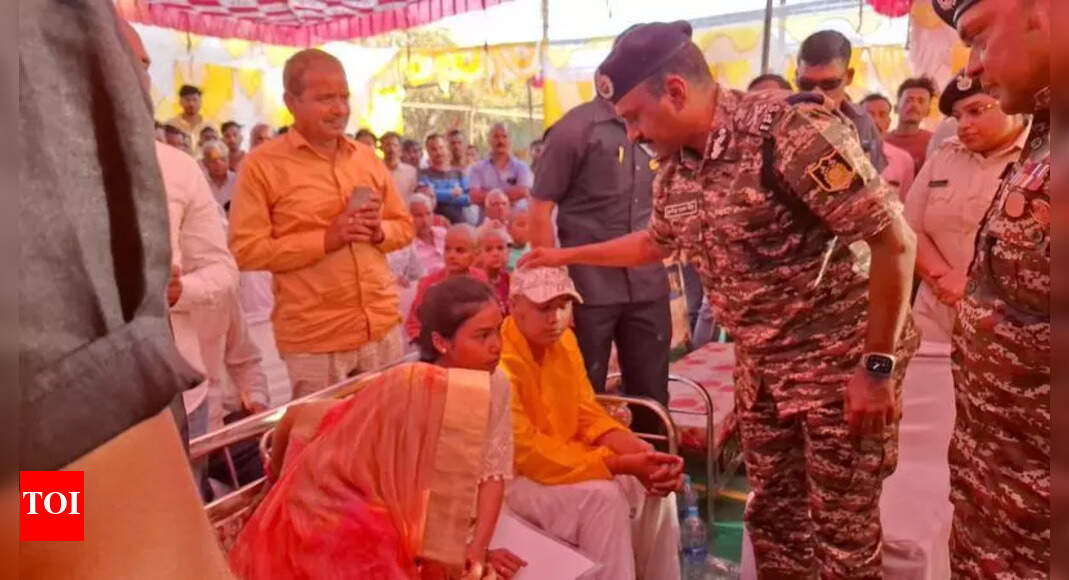 CPRF DG visits slain cop’s family in Palamu | Ranchi News - The Times ...