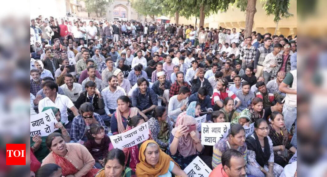 900 traders protest after HC orders sealing of 19 buildings | Jaipur ...