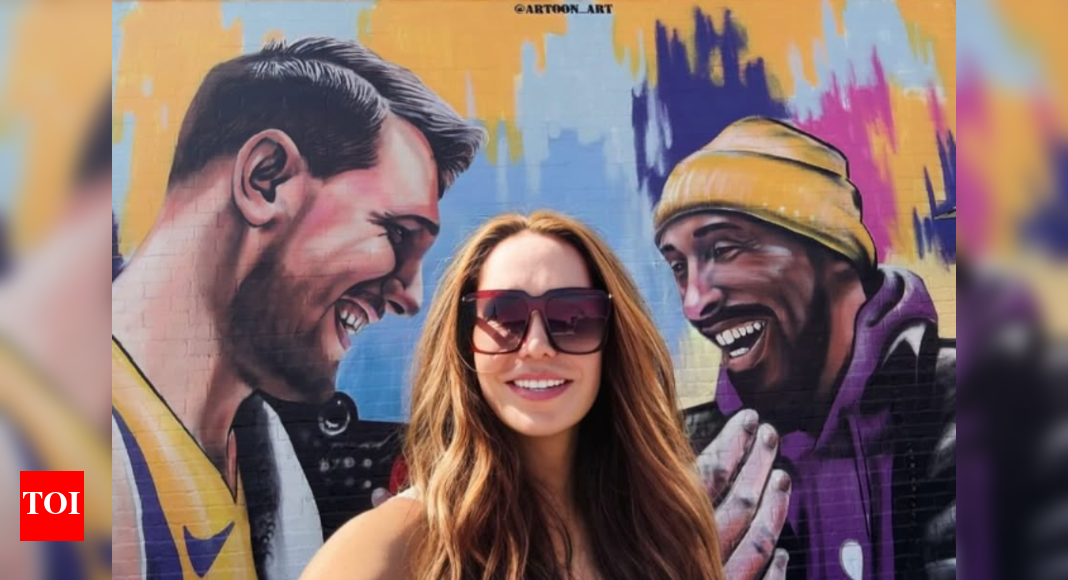 Mirjam Poterbin Smiles in Selfie in Front of New Mural Paying Tribute ...