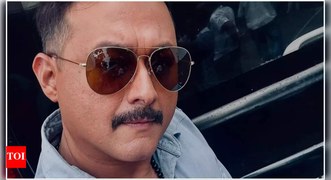 Swwapnil Joshi Breaks Chocolate Boy Image with Samantar | - The Times ...