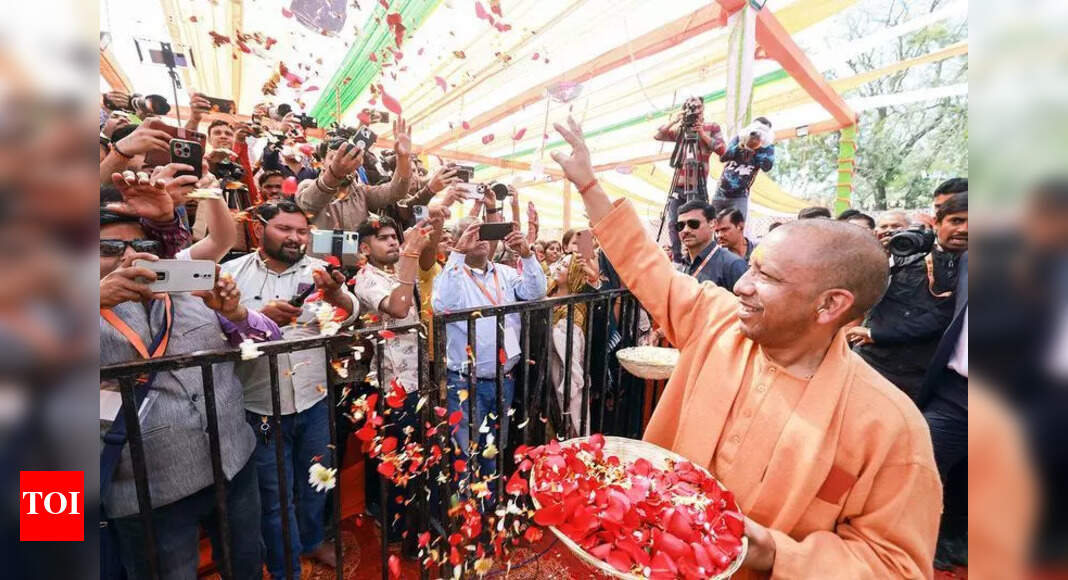 With Ram bhakts in Delhi, Yamuna will regain its glory: Yogi | Agra ...