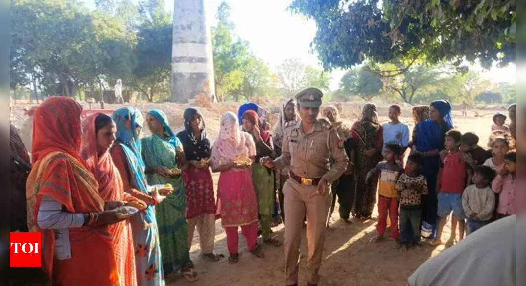 Agra police set up 181 grievance redressal ‘help boxes’ ahead of ...