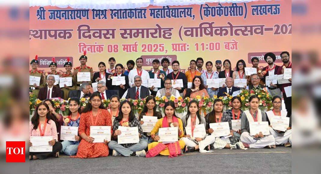 JNPG college awards 67 students | Lucknow News - The Times of India