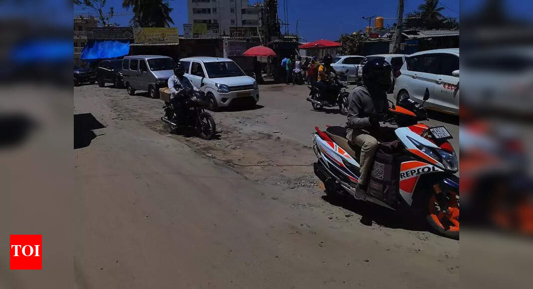Broken road, effaced pavementsprompt residents to stage protest ...