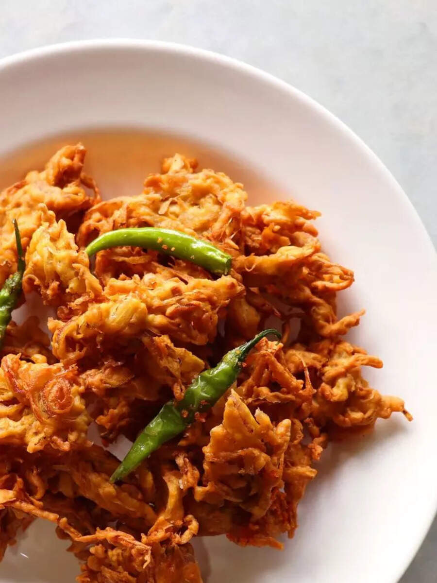 How to make Maharashtrian Kanda Bhaji at home | Times of India