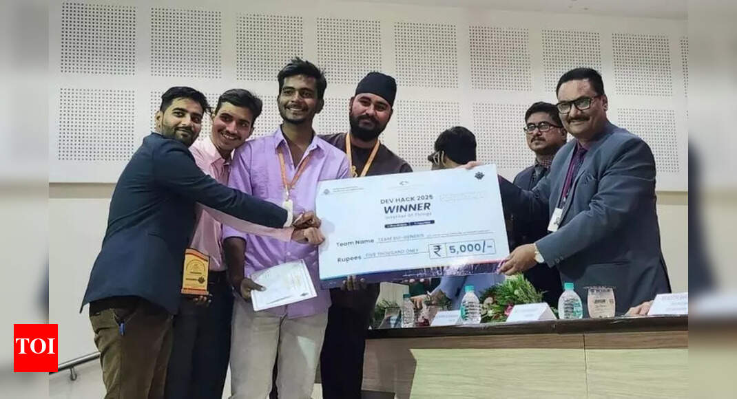 SB Jain Institute students shine bright at ‘DevHack’ Hackathon 2025 ...