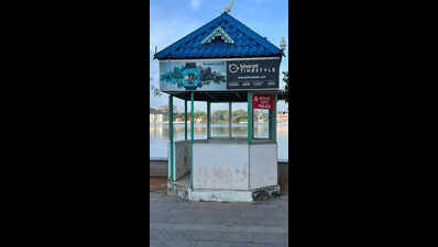 Marine Drive police aid post turns a haven for miscreants | Kochi News ...