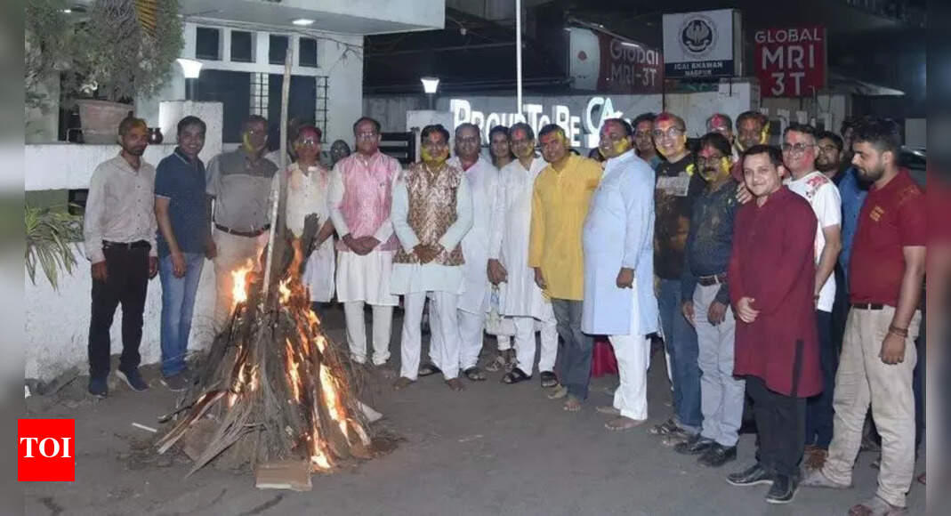 ICAI Nagpur branch holds Holi celebration for members, families ...