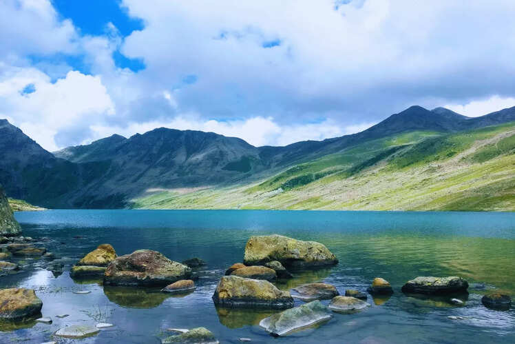 10 most stunning alpine lakes in India one must visit in March-April ...