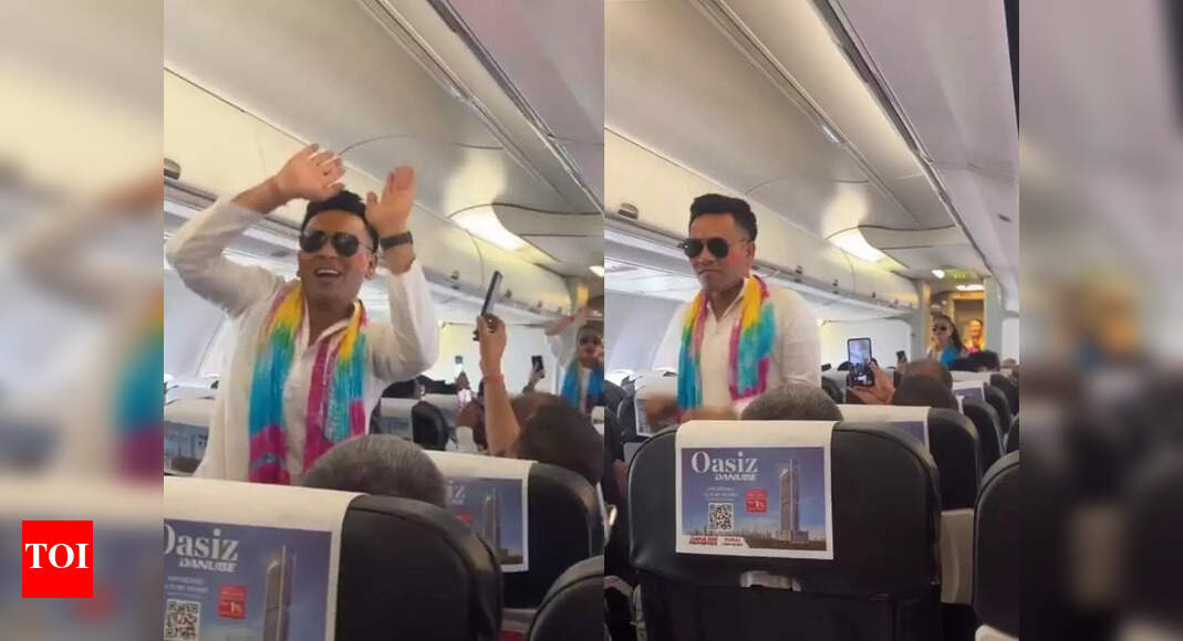 Viral: Popular airline crew spreads Holi cheer before takeoff - The ...