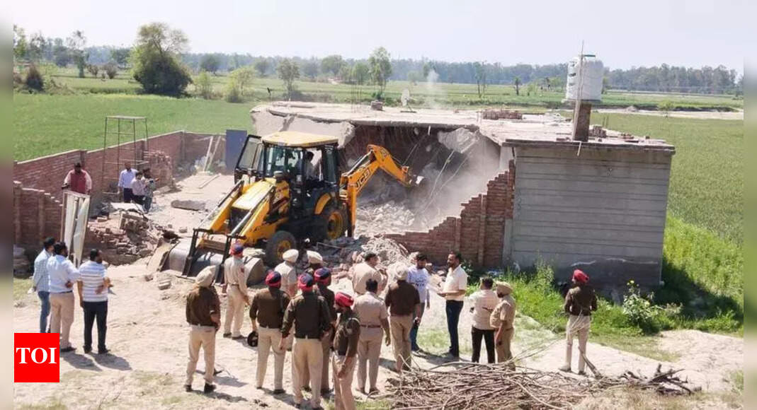 2 arrested, hawala racket busted; cash, laptop seized | Chandigarh News ...