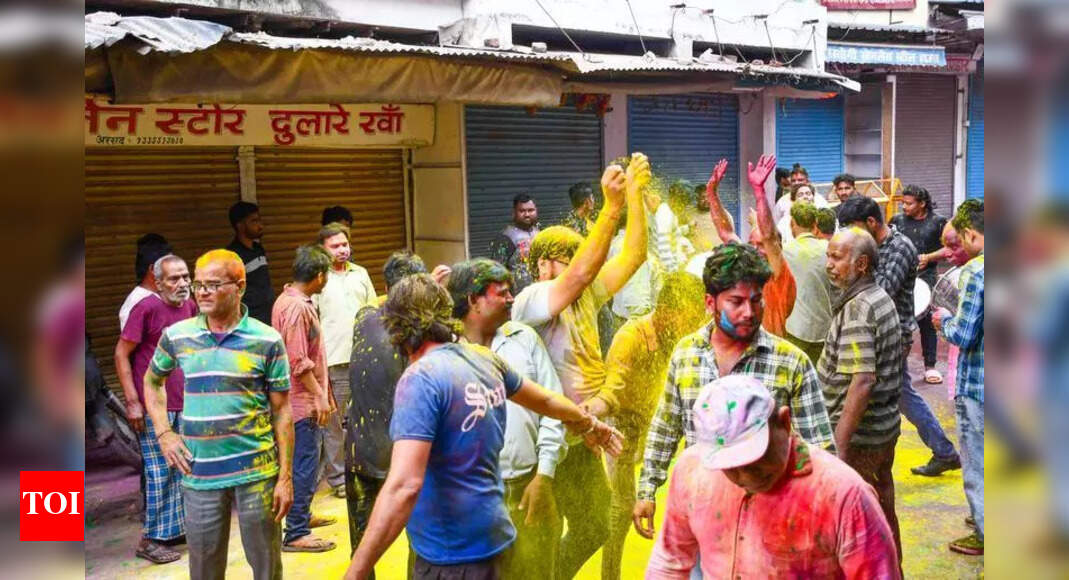 Prolonged festivity paints Thatheri Bazaar in Holi hues - The Times of ...