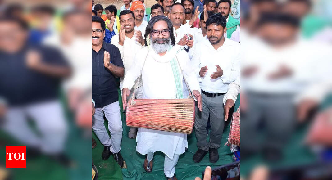 Hemant, wife celebrate Baha Parab at ancestral village | Ranchi News ...