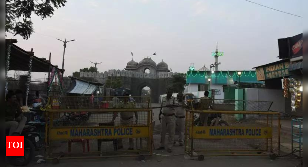 SRPF platoon deployed, 6 cops manning manning emperor's tomb ...
