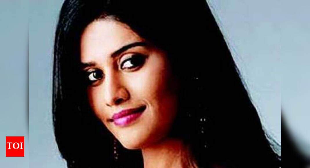 Sonal Devraj is Anoop Menon's latest discovery | Tamil Movie News ...