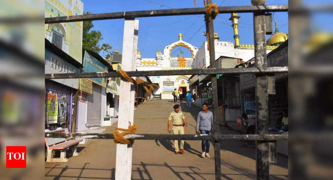 Right-wing outfits protest in Sambhajinagar demanding Aurangzeb tomb ...