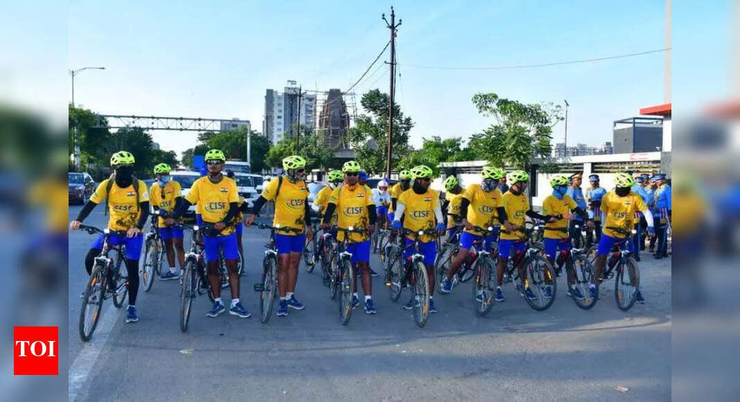 CISF’s ‘Coastal Cyclothon’ reaches Surat | Surat News - The Times of India