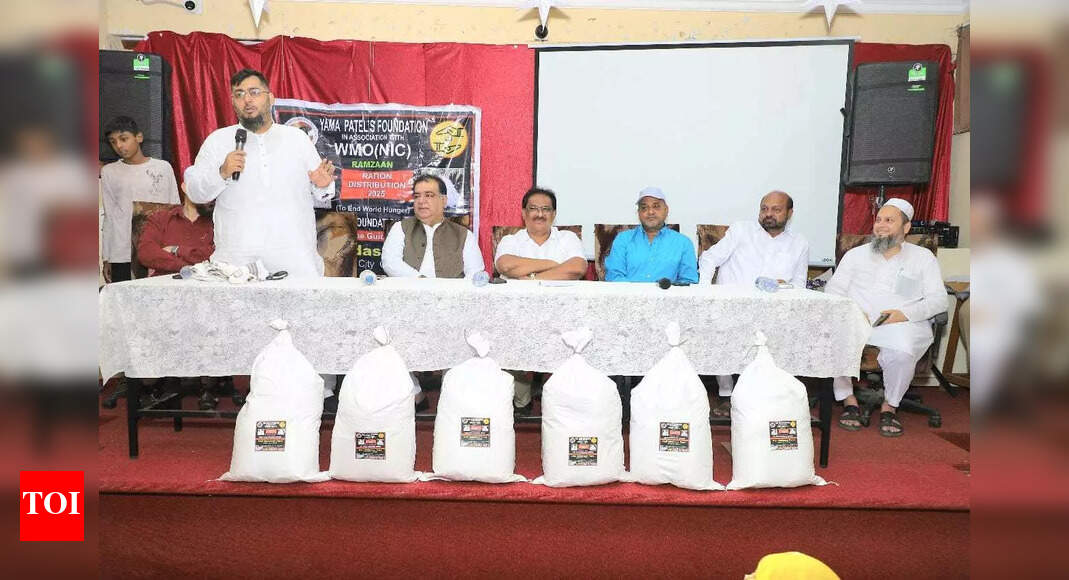 MLA Haroon Khan and Sajid of music directors Sajid-Wajid duo attend Haji Mudassar Patel's Ramzan ...