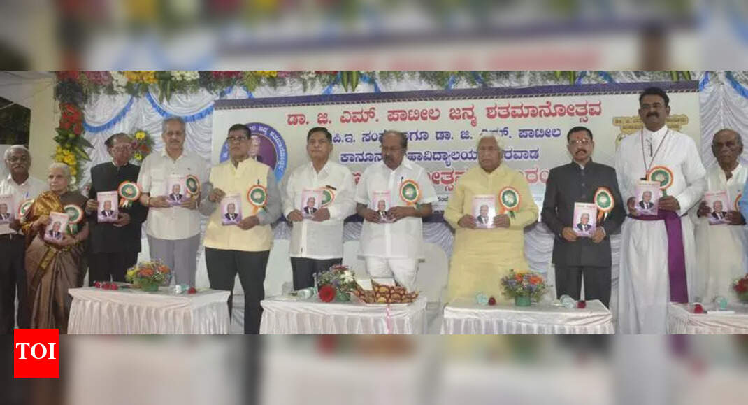 Teachers’ role crucial in shaping the future of students: Moily | Hubballi News - The Times of India