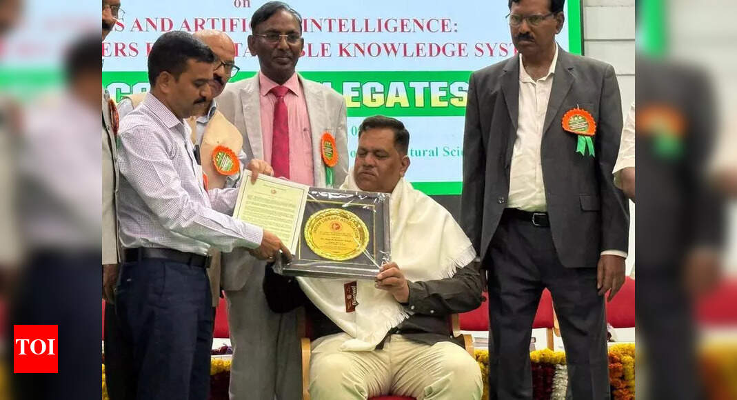 BHU faculty gets Best Academic Librarian Award | Varanasi News - The ...