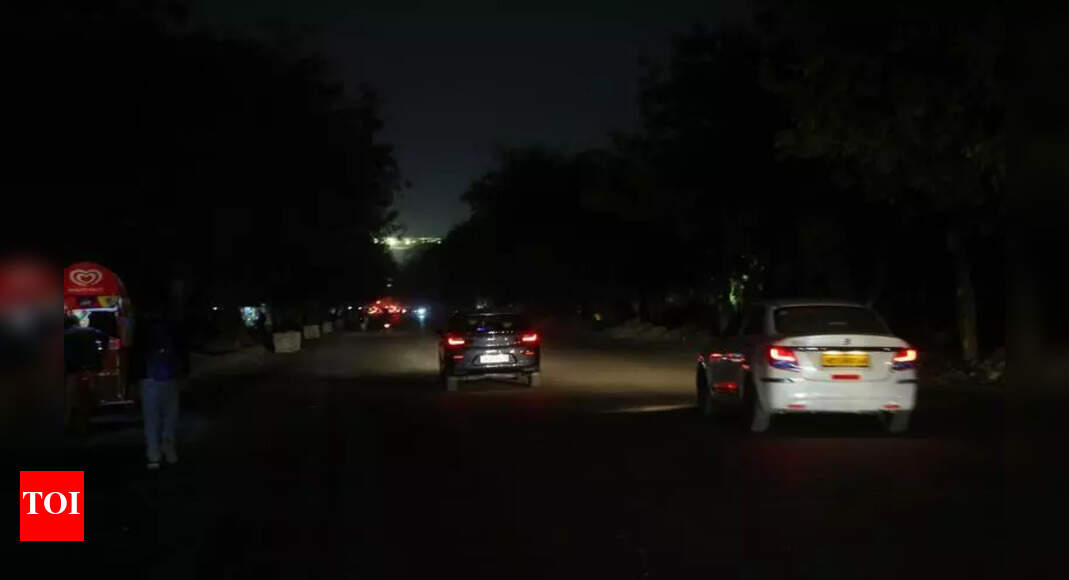 2-month deadline gone, Gurgaon civic body set to install 15,000 streetlights after government ...