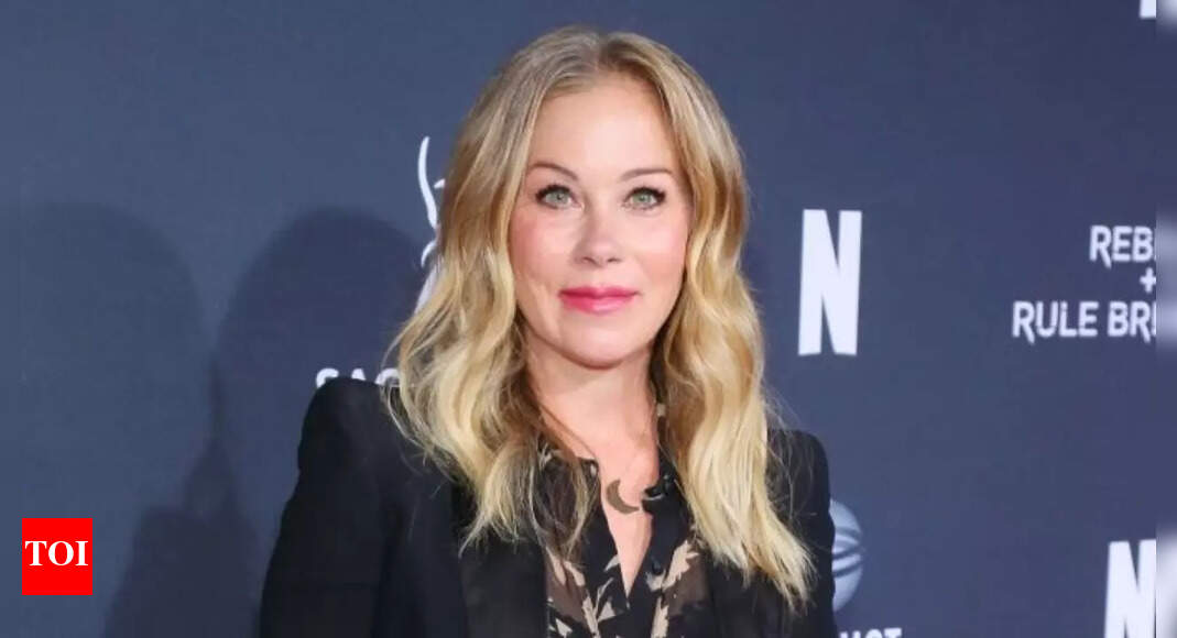Christina Applegate says MS symptoms landed her in hospital over 30 ...