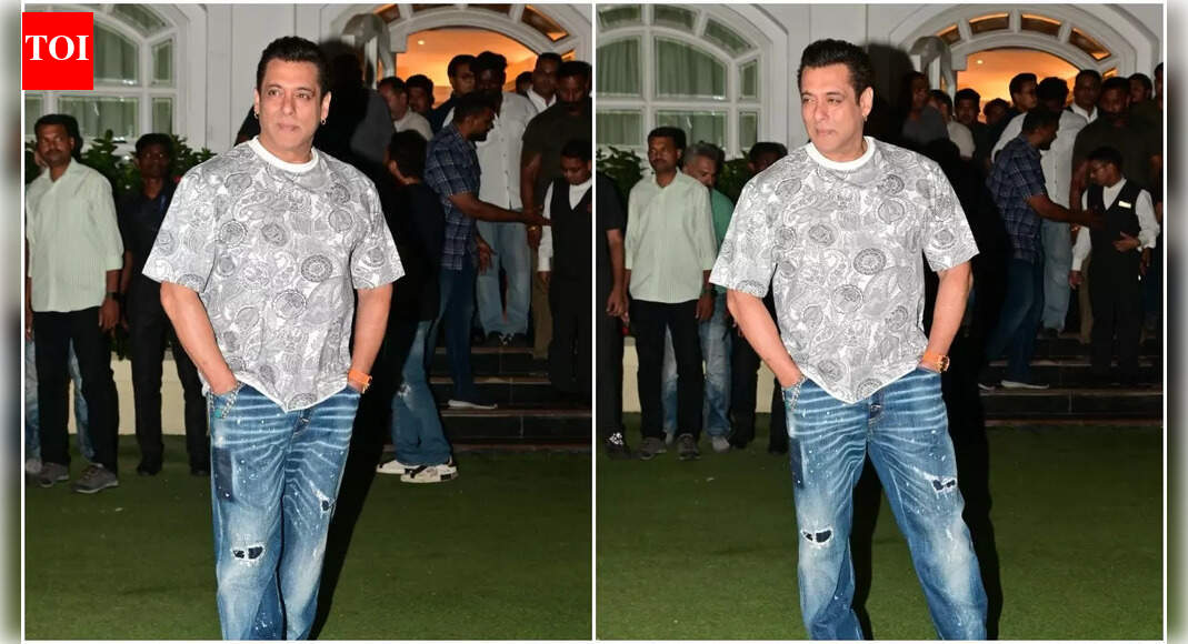 Salman Khan ensures every photographer gets a photo with him ahead of ...