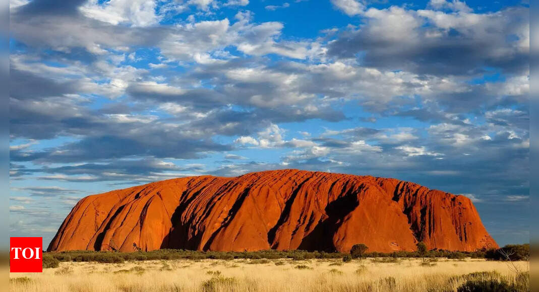 This mountain’s magical colour change from red to purple will leave you ...