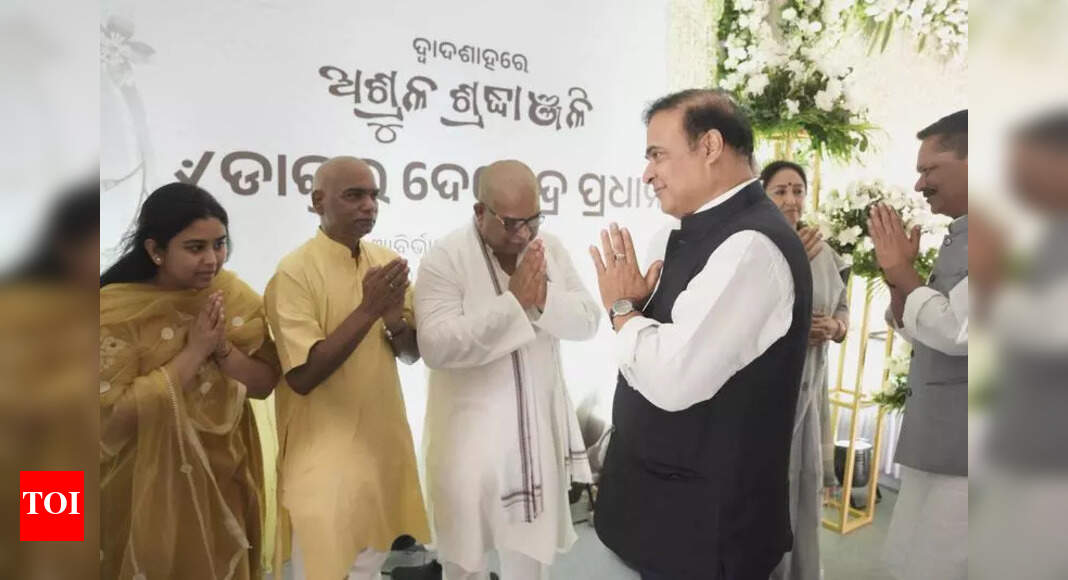 Tributes pour in for Debendra Pradhan during memorial service ...