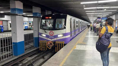 2 new Dalian rakes start metro ops | Kolkata News - The Times of India