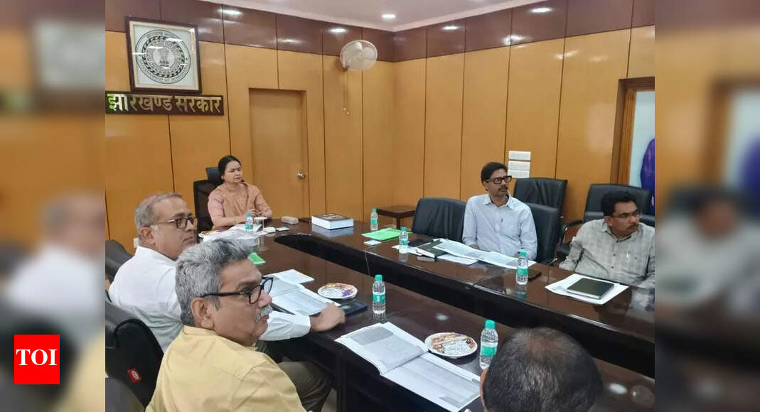 Need innovative ways to conserve water in state, says chief secretary ...