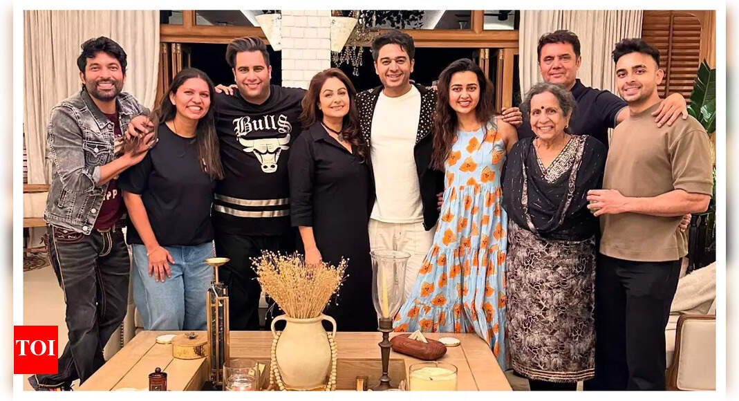 Celebrity Masterchef contestant Ayesha Jhulka hosts a gettogether ...