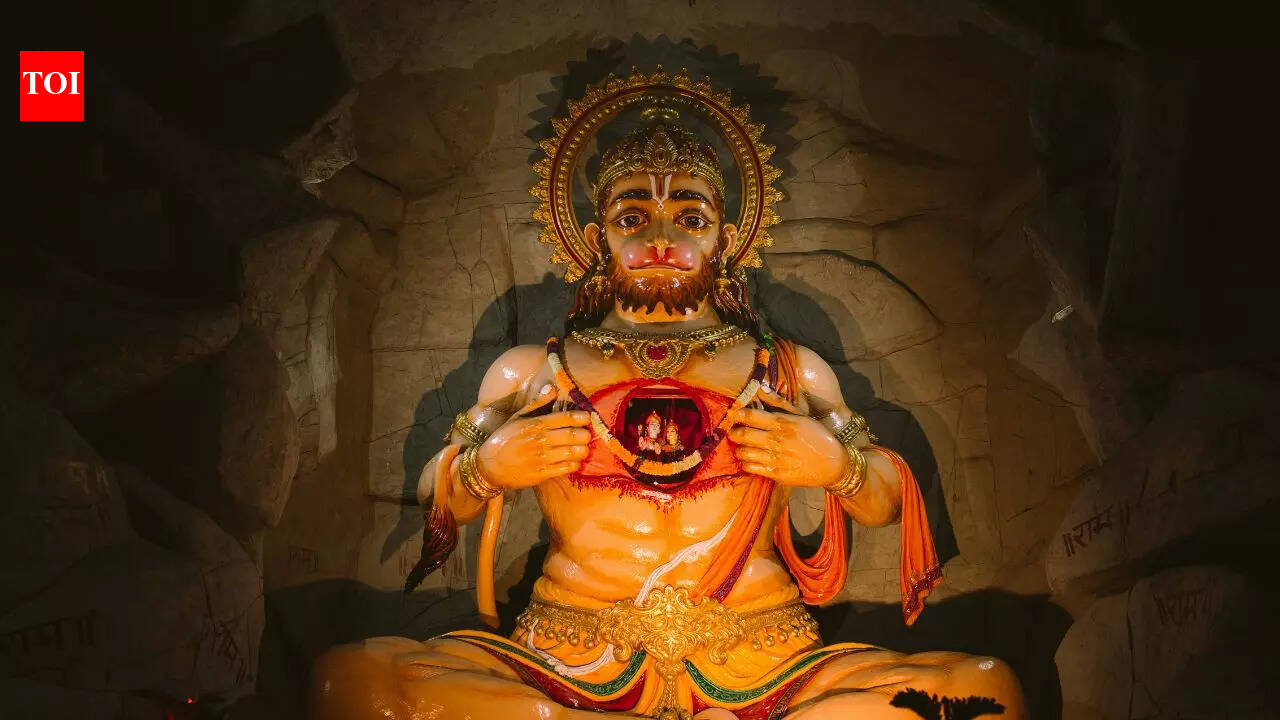 3 powerful mantras of Lord Hanuman to instill courage and power within