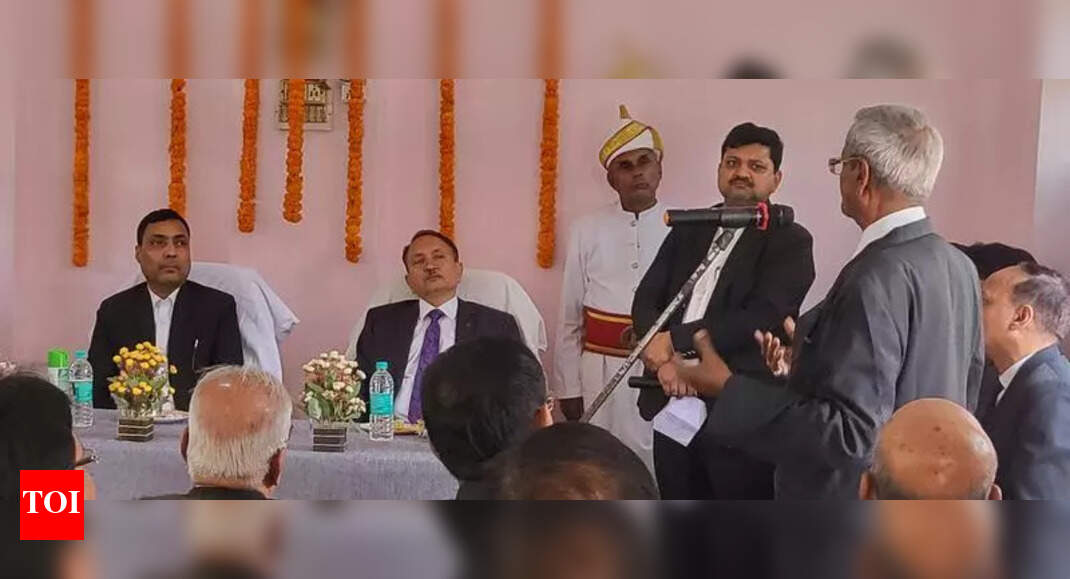 HC judge listens to grievances of Araria lawyers | Patna News - The ...