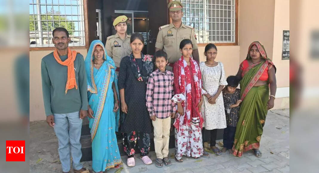 Woman with amnesia reunites with her family after two yrs | Varanasi ...