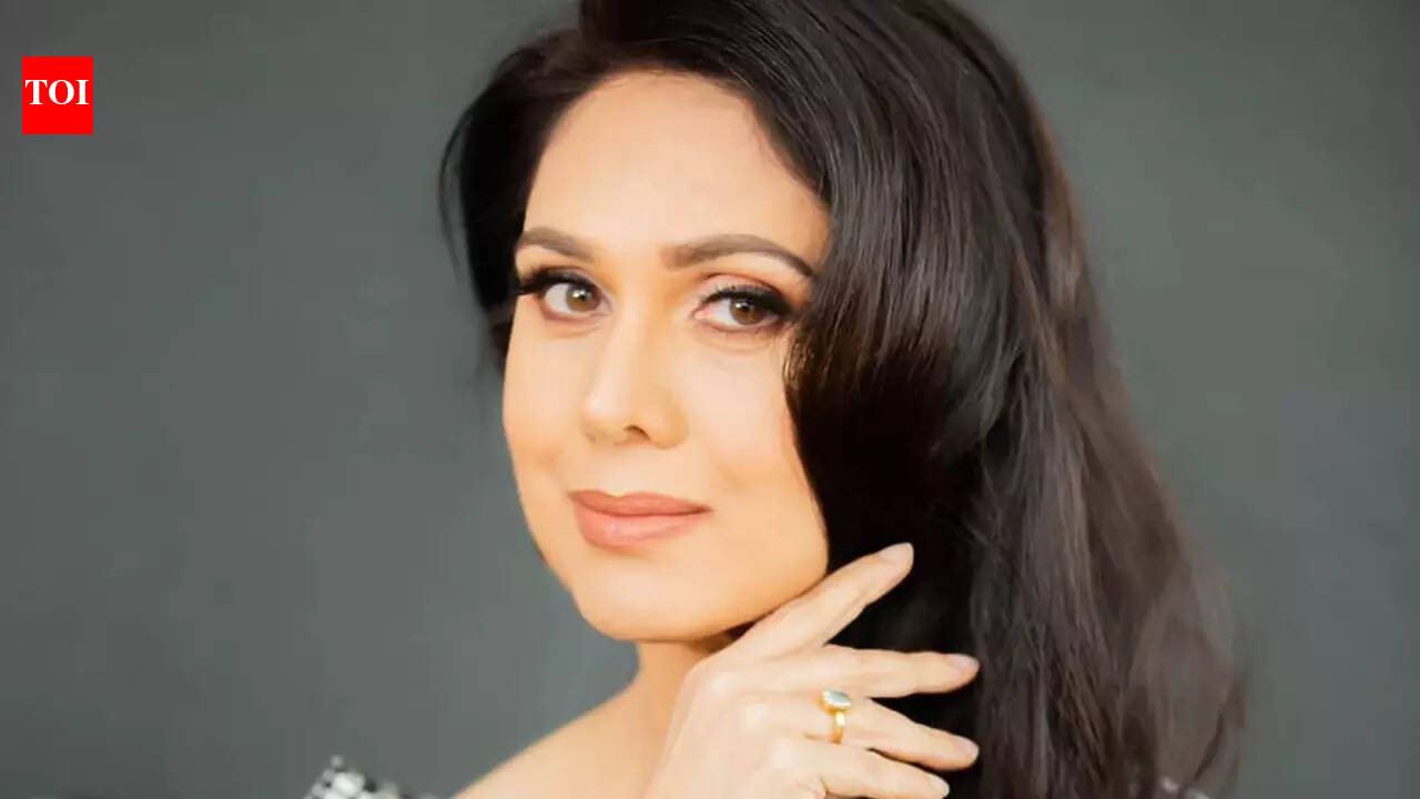 Meenakshi Seshadri: The star who lost her career to a director’s one ...
