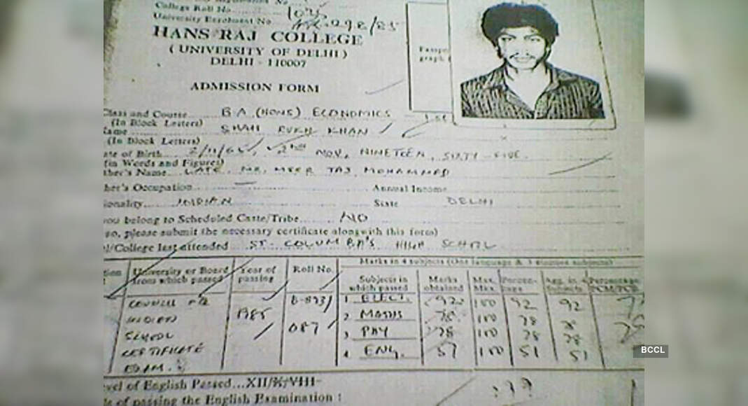 Here is an exclusive pic of SRK's marks sheet from Hansraj College ...
