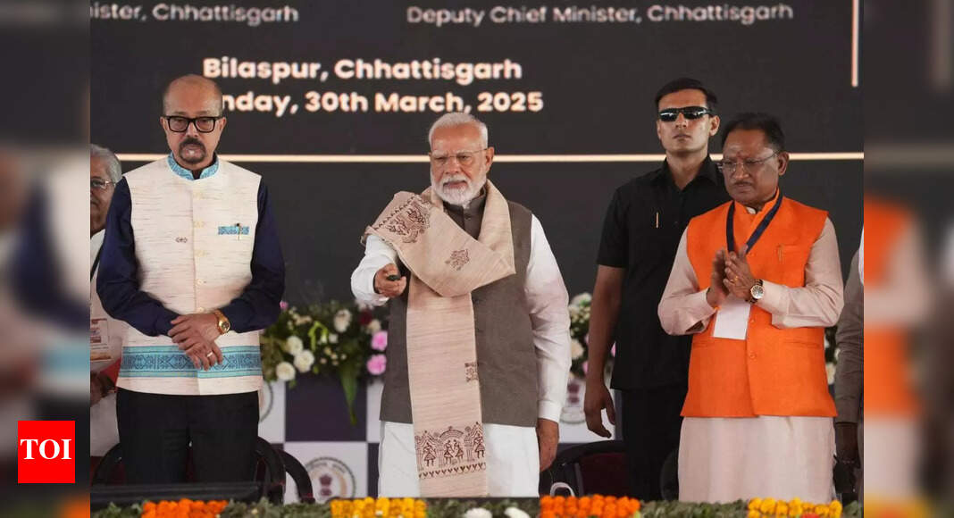 PM Narendra Modi lays foundation stone, inaugurates Rs 33,700 crore ...