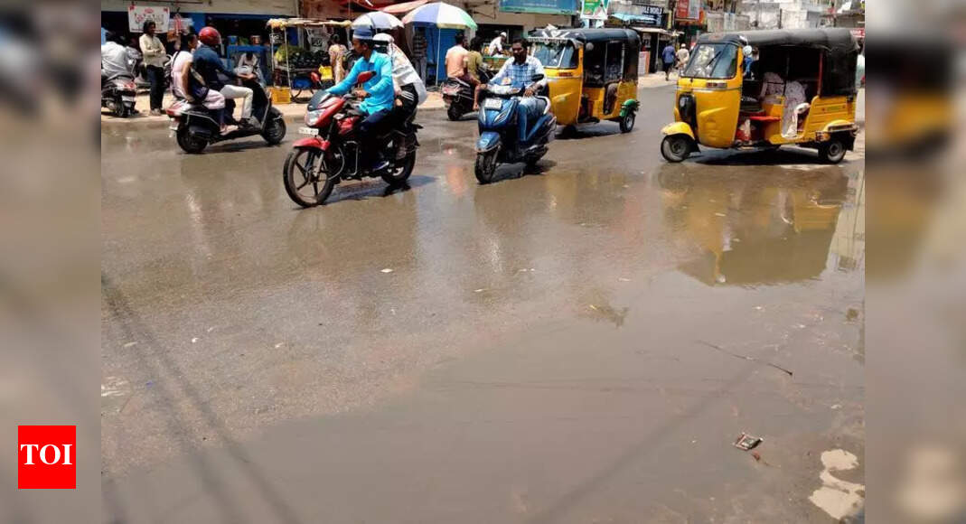Hyderabad: Sewage overflow leaves residents of Rahmatnagar in cesspool ...