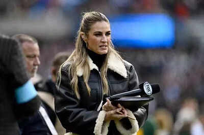 Erin Andrews stuns fans with nostalgic cheerleading moves after Florida ...