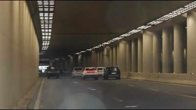 Auto overturns on Golf Course Road underpass, man dies | Gurgaon News ...