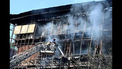 Jhandewalan Fire Guts Offices, Cars | Delhi News - The Times of India