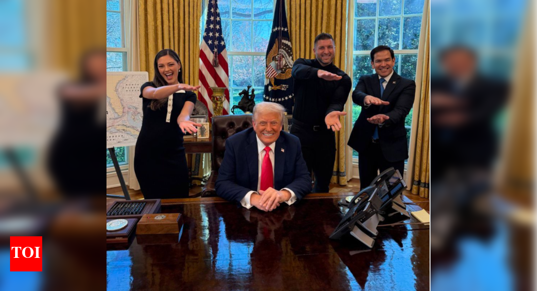 Former NFL star Tim Tebow meets with Donald Trump at the White House ...