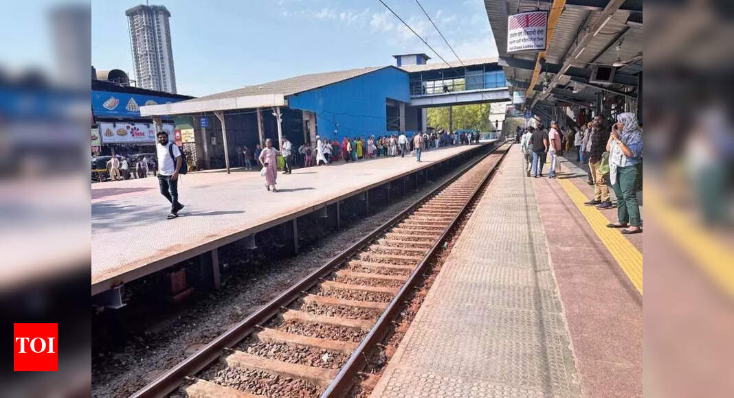 Malad rly stn gets temporary platform to ease overcrowding | Mumbai ...