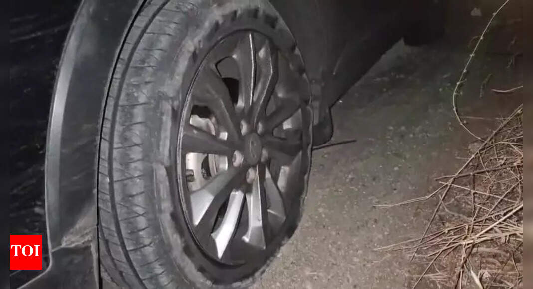 Protruding iron rod on Samruddhi bridge tears tyres of 10 cars | Nagpur ...