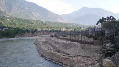Bhuntar locals oppose airport wall construction over flood concerns ...