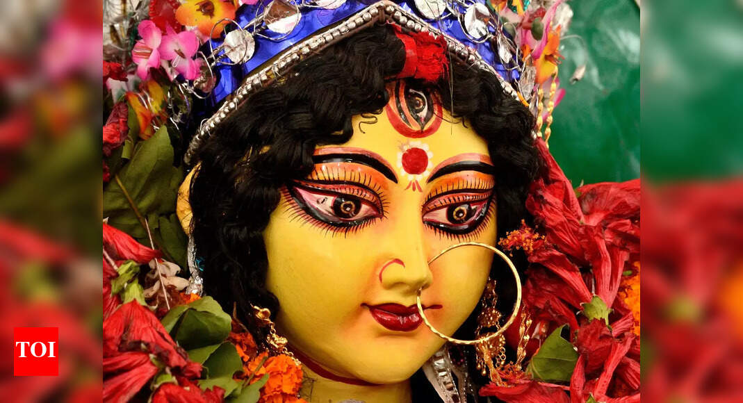 Navratri 2025 Day 8: Who is Maa Mahagauri, Ashtami Tithi and ...
